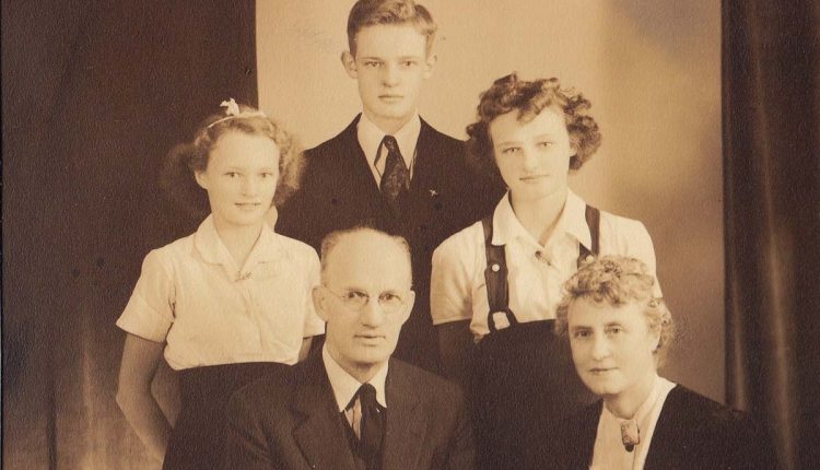 RT Ron Thom early family pic copy - Canadian Architect