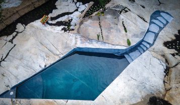 Quarry Pool: Île-de-Champlain, Quebec
